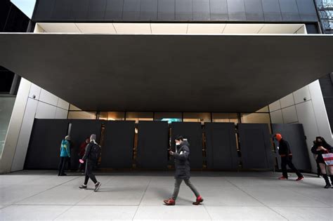 Man Accused Of Stabbing 2 People At New Yorks Museum Of Modern Art