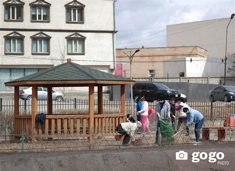 ФОТО “Хотоо эзний сэтгэлээр цэвэрлэе” уриатай их цэвэрлэгээ үргэлжилж байна