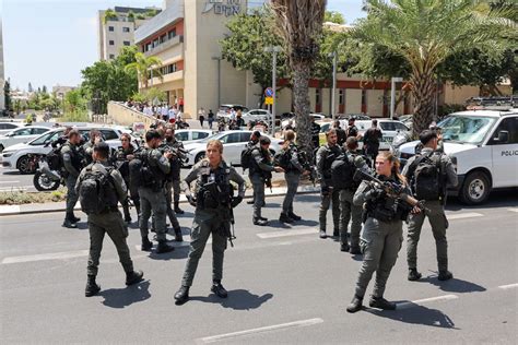 الشرطة الإسرائيلية تعلن إصابة 6 بحادث دهس في تل أبيب ومقتل سائق السيارة