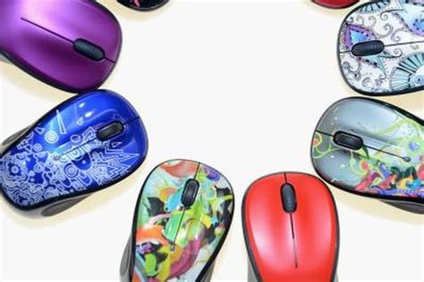 How To Insert Batteries Into A Logitech Mouse It Still Works
