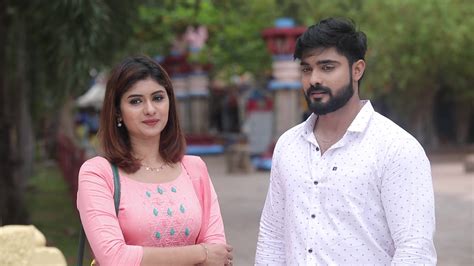 Watch Modhalum Kaadhalum S1 Episode 64 On Jiohotstar