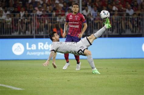 Watch Lionel Messi Hits Stunning Bicycle Kick As Psg Run Riot At