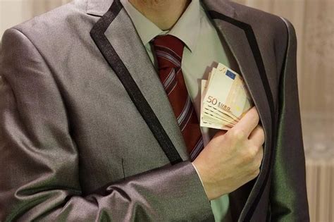 Korupcja jest w Polsce powszechna i zwiększa koszty prowadzenia biznesu