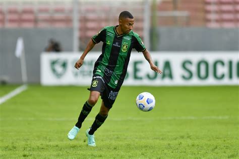 Ademir tem lesão constatada na coxa e vira desfalque no América MG