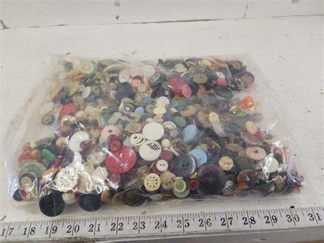 Assorted Buttons Isabell Auction