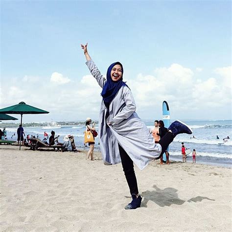 Buatmu Yang Berhijab 12 Inspirasi Gaya Ria Ricis Ini Bisa Banget Kamu Tiru Dari Yang Casual