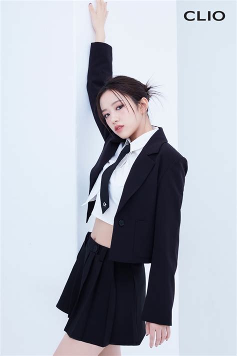 아이브 안유진 메이크업 브랜드 모델 발탁시크한 스타일링강렬 눈빛 디지틀조선일보디조닷컴