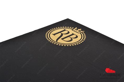 Кашированная коробка с магнитным клапаном для набора косметики Mahapack