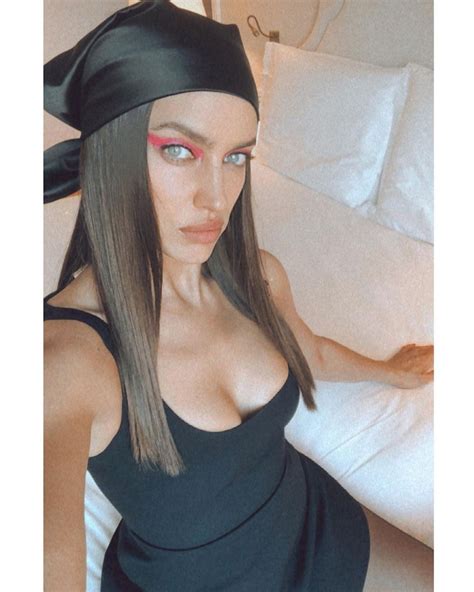 Irina Shayk Sexy At The Versace Fw 2021 Catwalk 5 Photos Video