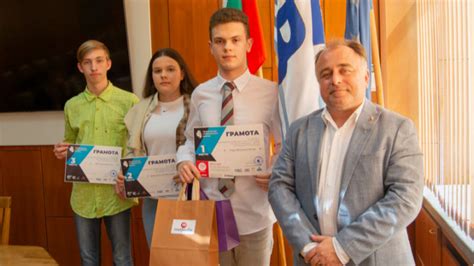 Наградиха победителите в Националната университетска олимпиада по програмиране Животът