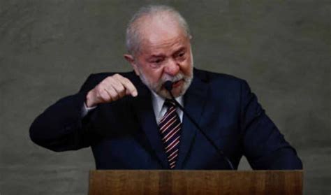 Lula se emociona durante diplomação pelo TSE
