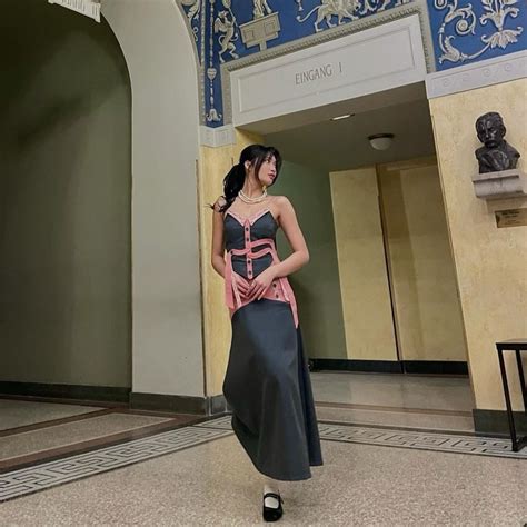 Nhung Hong Picture