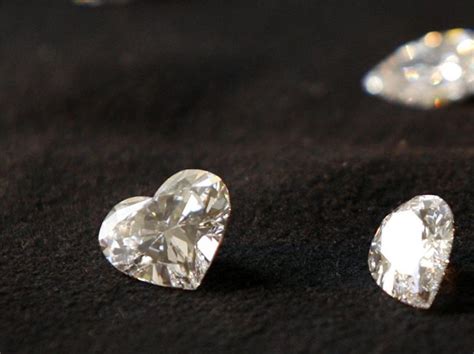 Цветове парфюми и скъпоценни камъни според зодията 2 Хай Клуб