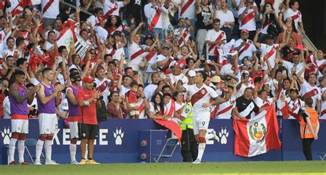 Selección Peruana Gianluca Lapadula Animó A Los Aficionados Con Su
