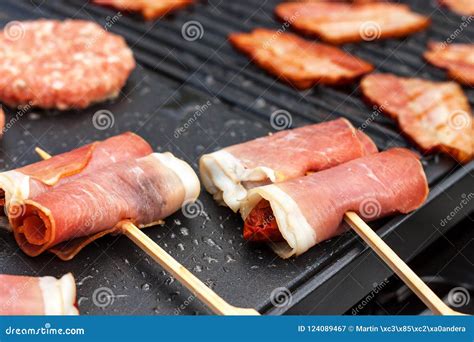 Meat On An Electric Grill Home Cooking Healthy Barbecue Catering To