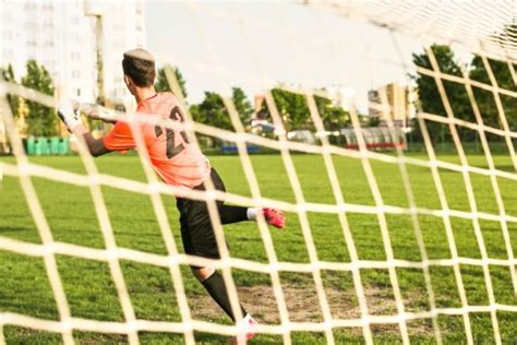 Train And Improve Your Goalkeeper Skills And Reflexes Goalkeeper Guide
