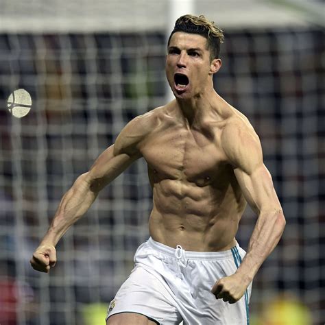 تمرینات بدن سازی رونالدو در کنار فرزندانشویدیو 10022020 اسپوتنیک