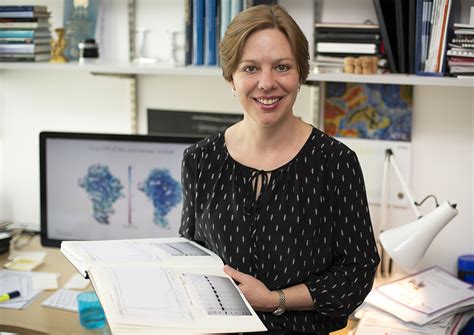 Lori Passmore Wins Inaugural Elisa Izaurralde Award Mrc Laboratory Of