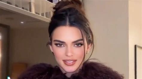 Kendall Jenner Criticized For Exposing Chest On The Beach