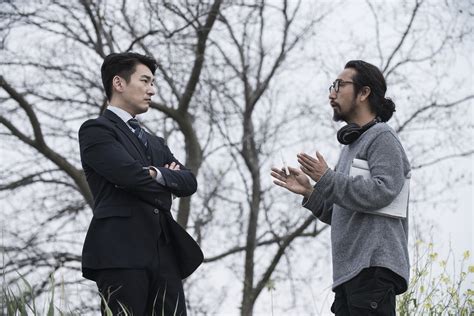 라이프 이동욱 조승우 드라마와는 다른 매력 풍기는 훈훈한 스틸컷 공개
