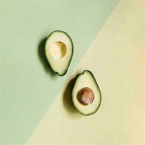 How To Cut An Avocado The Easy Way Simple Green Smoothies
