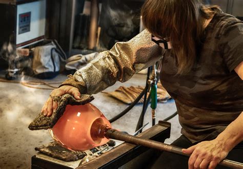10 Extraordinary Facts About Glass Artist