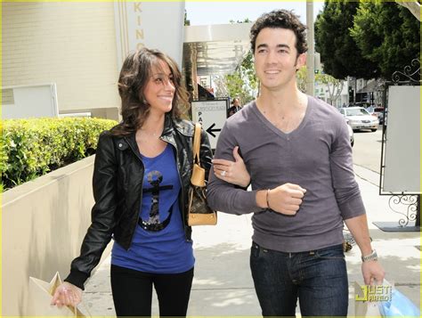 Kevin And Danielle Jonas Cute Kitson Couple The Jonas Brothers Photo