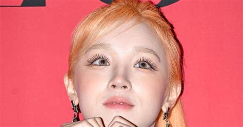 사진 여자아이들 우기 화사한 오렌지 하트