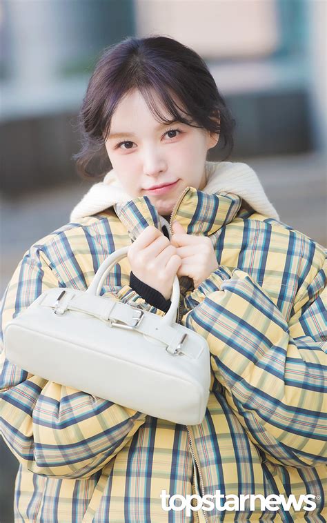 레드벨벳 웬디 ‘앙큼하고 귀엽고 혼자 다 하네…‘역시 인기상 가수는 달라요 웬디의 영스트리트 출근길 [hd포토]