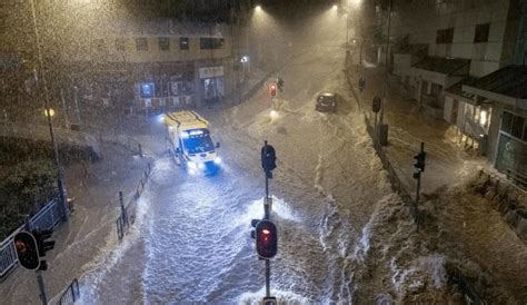 惊！香港百年一遇特大瀑雨，香港昨夜发生了什么？影响大暴雨警告