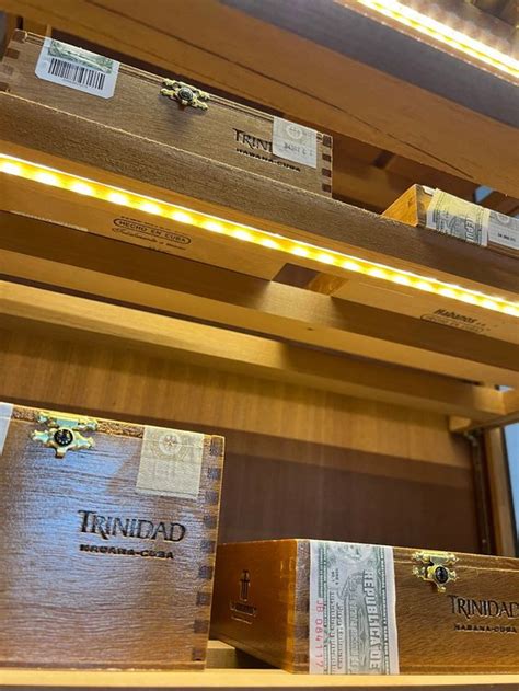 Marc André Cabinet Humidor für 2000 Zigarren mit viel Zubeh Kaufen