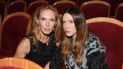 Δεν είναι μόνο ηθοποιός Το κρυφό ταλέντο της Εβελίνας Παπούλια που δε γνώριζε κανείς And τώρα