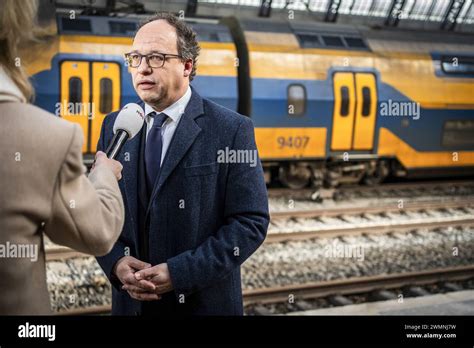 Amsterdam Direktor Wouter Koolmees Spricht Nach Der Vorstellung Der