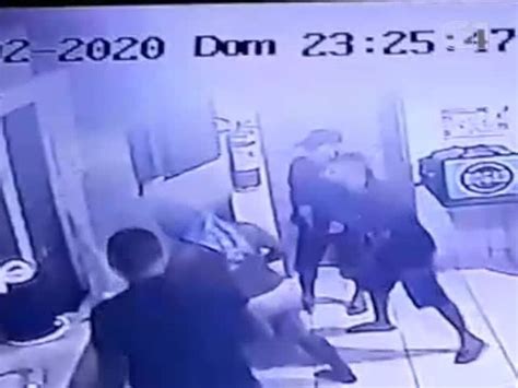 Assaltantes quebram grade e rendem funcionários durante arrastão em