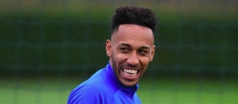 Aubameyang Arbore Une Nouvelle Coupe De Cheveux Les Internautes Le
