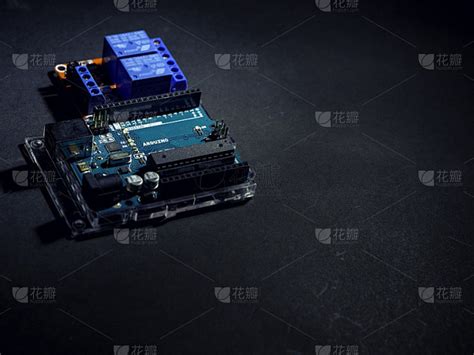 Arduino控制宽元素在黑暗的背景