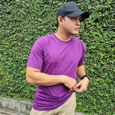 9 Warna Baju Untuk Kulit Gelap Dan Rekomendasinya Tshirtbar