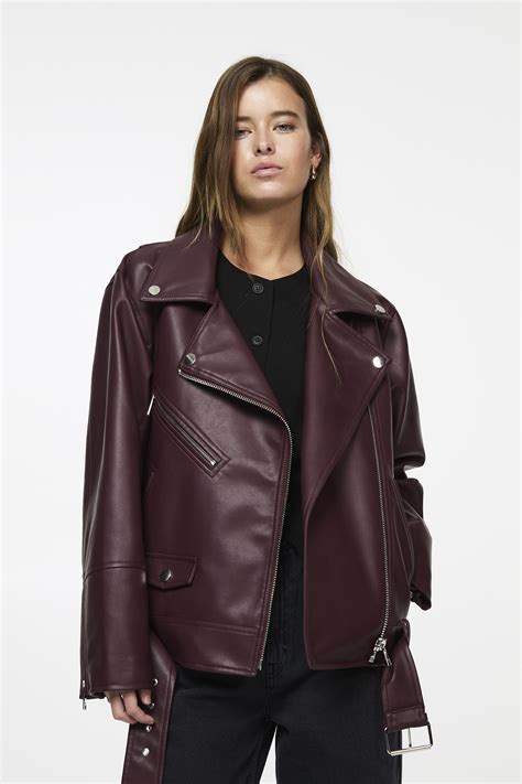 Sporty Winter Trends Collection Woman Pullandbear Singapore