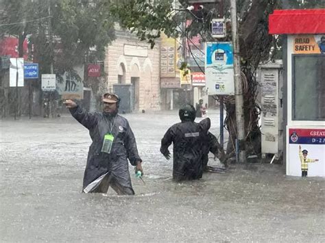 Heavy Rainfall Hits Chennai Roads Filled With Water Heavy Rainfall