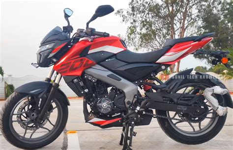 Bajaj Pulsar Ns200 New Base Variant Spotted At Dealership