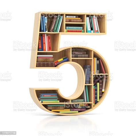 5 번은 책과 텍스 북이있는 책장 형태의 5 번 교육 및 학습 개념 글꼴과 알파벳 3차원 형태에 대한 스톡 사진 및 기타 이미지