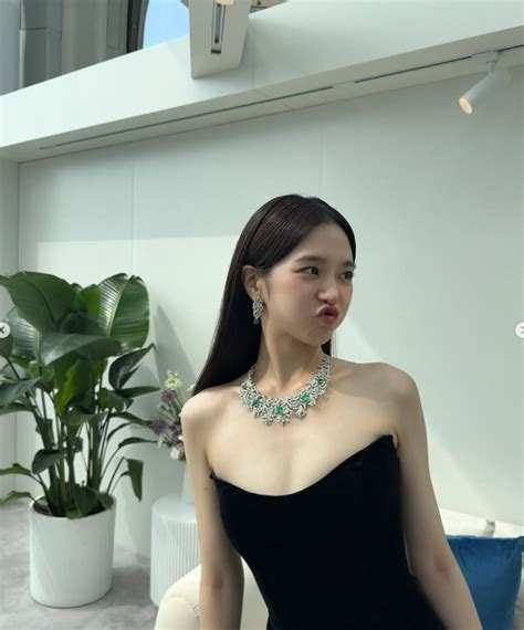 ‘연대 엄친딸 박규영 이렇게 글래머였어 파격 드레스로 몸매 자랑 손에 잡히는 뉴스 눈에 보이는 뉴스 뉴스엔