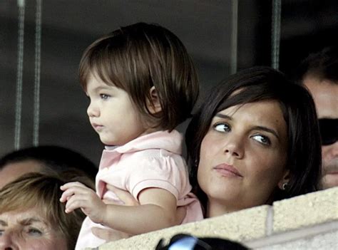 Suri la hija de Tom Cruise prescinde de su apellido paterno en su graduación Farándula