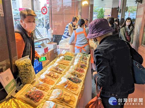 雲林縣農特產品展售 消費滿300元可自由加價購買高麗菜1顆