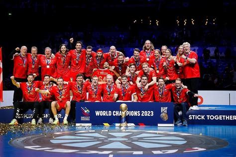 Mediano H Ndbold Vm Special Den Store Opsamling P Vm Med Sonni Larsen Og Jesper Fredin