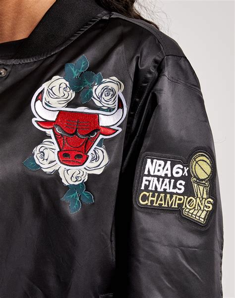Pro Standard Chicago Bulls Rose Satin Varsity Jacket Dtlr