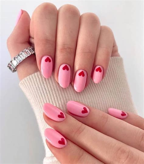 21 Pink And Red Nails For A Flirty Vibe W Valentines Day Nails