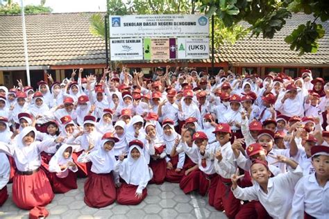 Menjadi Pembina Upacara Danang Maharsa Bernostalgia Di SDN Denggung Yogya Pos Yogyapos