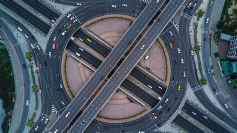 공중 전망 고가 도로 및 교통 교차점 현대 건축 디자인 교통 방법 교통 체증 바쁜 도시 교통 접속 네트워크 교통과 도로 교환 또는 고속도로 교차로 거리에 대한 스톡 사진 및