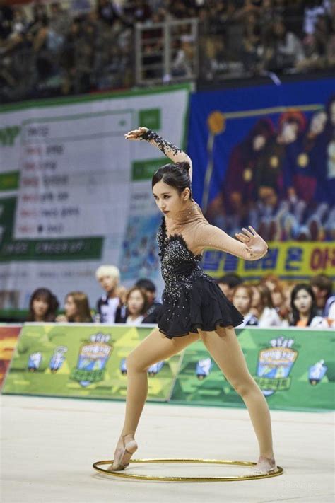 在偶像奧運會中化身成美麗體操運動員的女偶像